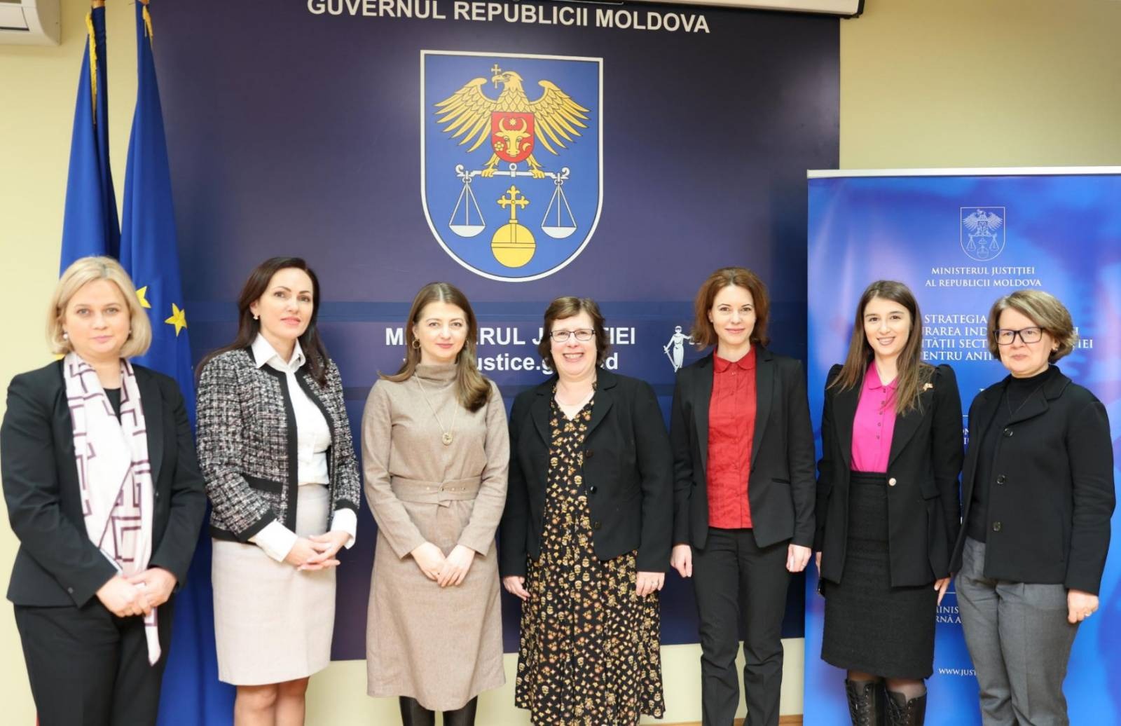 Întrevederea ministrei Justiției, Veronica Mihailov-Moraru, cu noua ambasadoare a Regatului Unit ...